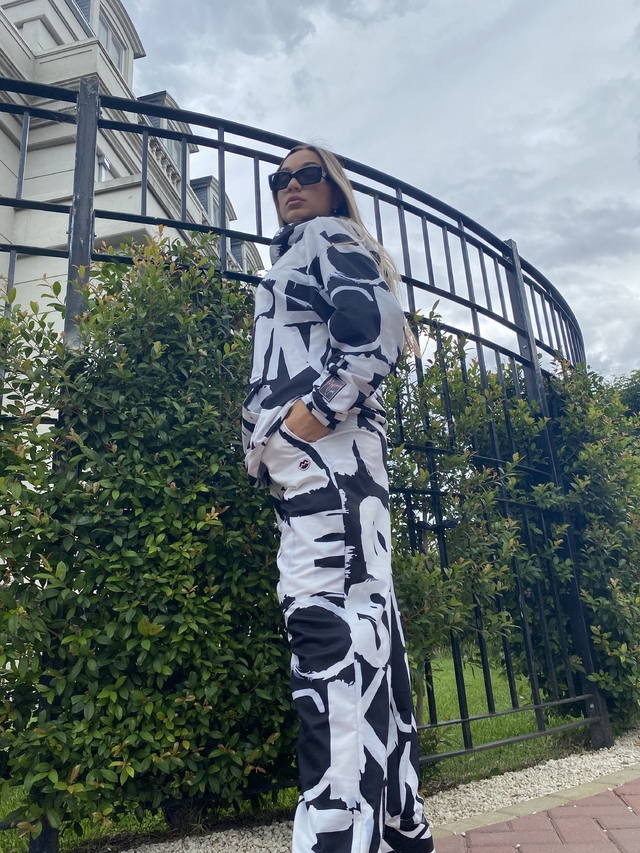 Conjunto Oversize Letters - Buy in Marina Bou Conjunto Oversize Letters - Buy in Marina Bou