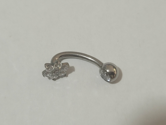 Intimo Titanio J Bar Flor de Zirconia